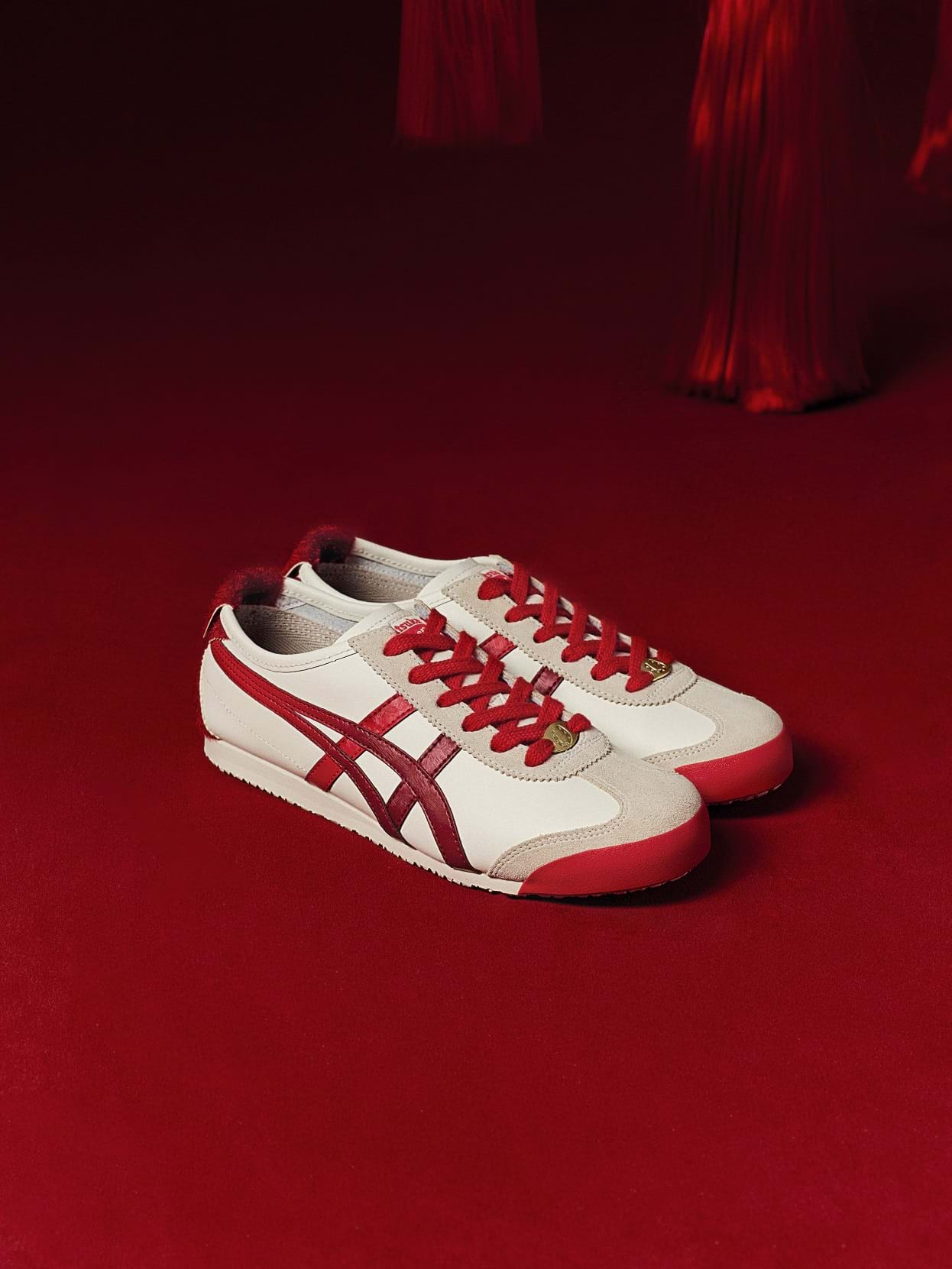 Onitsuka Tiger ra mắt hai mẫu giày nổi bật cho dịp Tết Bính Ngọ 2026
